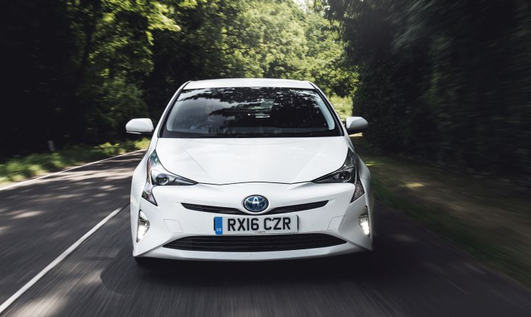 Czy Toyota Prius może pokonać Porsche 911 na Nurburgring? | MotoTabu